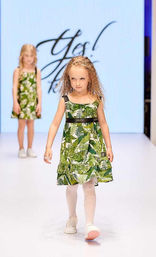 В Киеве прошел второй день детской недели моды - подробности