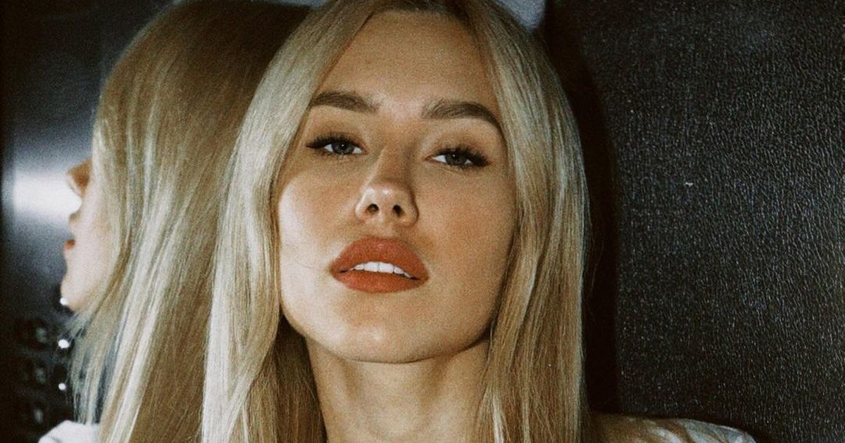 Квіткова влаштувала в ліфті фотосет у бюстгальтері та запропонувала вибрати поверх - glamurchik ...